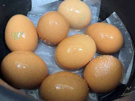 삶은 계란 더 이상 찬물 담그지 마세요 이렇게 하면 껍질이 쉽게 벗겨집니다 텐꿀팁