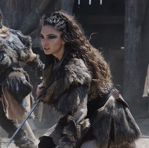 Pin By ☼ Gισɾԃαɳα ☽ On Ebru Şahin Girls In Love Brown Hair Fur Coat