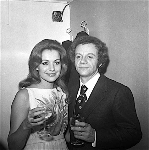 Johnny Dorelli Qui Con Tante Curiosità E Notizie E Foto Di Ieri E Oggi