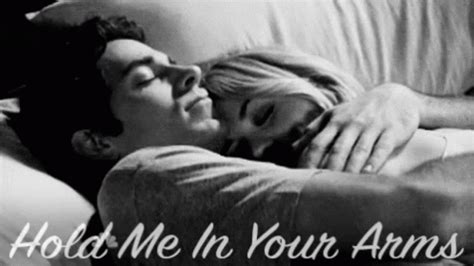 Cuddling Couple  Cuddling Couple In — Descubra E Partilhe S
