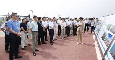 长江经济带生态环境突出问题整改现场会与会代表来君山区考察