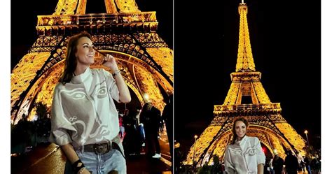 Актрисата Силвия Петкова се радва на Айфеловата кула