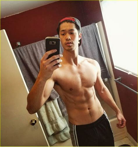 13 Reasons Whys Ross Butler Shows Off Ripped Shirtless Body In New Photo Photo 1138207