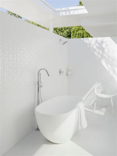 20 Stunning Outdoor Shower Ideas To Borrow For Your Own Backyard