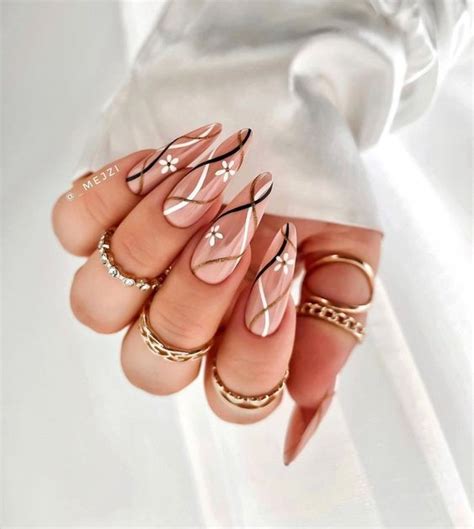 35 Simple And Beautiful Almond Shaped Nail Designs