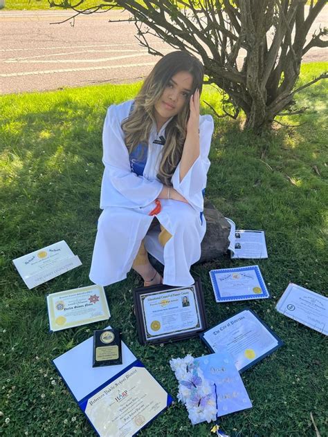 Yerlin Gomez Nativa De Los Hidalgos Puerto Plata Se GradÚa Con Honores En New York