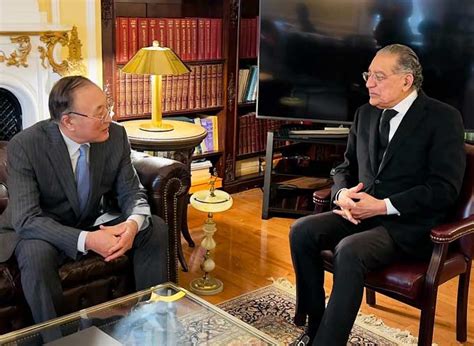 Chinas Un Envoy Pays Farewell Call On The Pak Diplomat Munir Akram