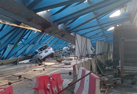 ด่วน สะพานอยู่ระหว่างก่อสร้างย่านลาดกระบังถล่ม ตาย 2 เจ็บ 12 รถยนต์ชาวบ้านพังยับ ระดมทีมกู้ภัย