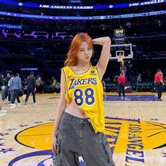 Pin By ･ﾟ ･ﾟ ˚･ﾟ On ٬ ⠀ ⠀ ˒ ⠀ Le Sserafim⁺ ⠀ ⌢ Celebrity Outfits Outfits Lakers Outfit