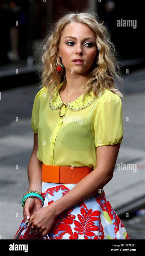 Annasophia Robb On The Set Of The Tv Show The Carrie Diaries In New