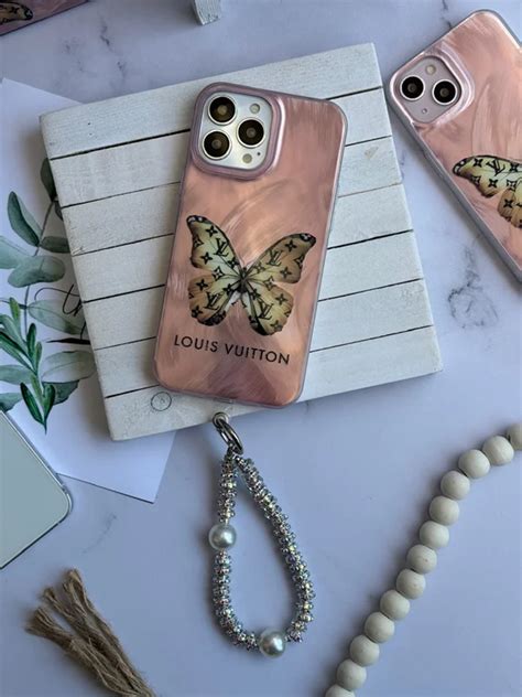 قاب پروانه لویی ویتون گوشی آیفون 13 پرو با آویز