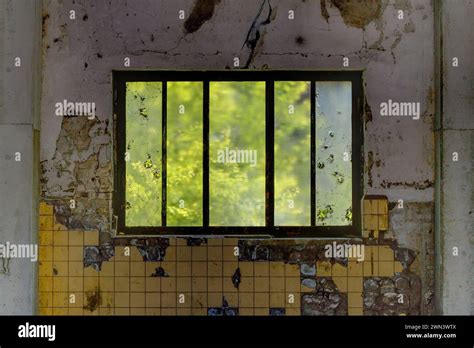 Broken Security Window Stock Photo Alamy