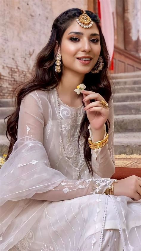 Pin By 𝐐𝐮𝐧𝐨𝐨𝐭 𝐀𝐥𝐢 On Pakistani Actresses Pakistani Eid Outfits Beautiful Actresses