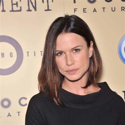 Rhona Mitra S Instagram Twitter Facebook On Idcrawl