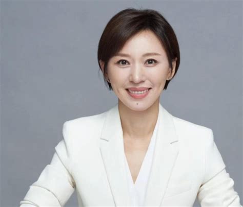 大龄未婚？离过了？不婚主义？46岁前央视女主持人欧阳夏丹罕见发声回应：多年未婚，结婚很美好单身也没差腾讯新闻