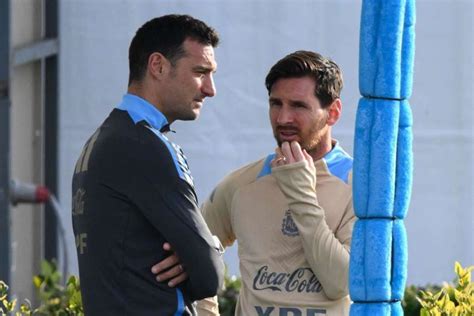La Charla Entre Lionel Scaloni Y Lionel Messi Flashscorepe