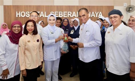 Menteri Kesihatan Sampaikan Penghargaan Kepada Jururawat Tular Santuni
