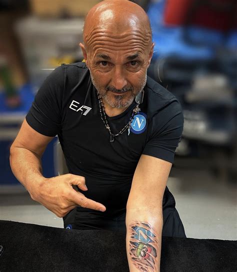 تتوی لوچانو اسپالتی به مناسبت قهرمانی ناپولی در سری آ عکس طرفداری