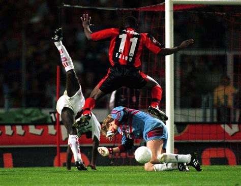 Bayern Kuffour Knockt Kahn Aus Und Tarnat Macht Einen Auf Sepp Maier