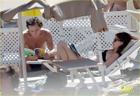 Top Gun Mavericks Lewis Pullman Flaunts Pda With Girlfriend Rainey