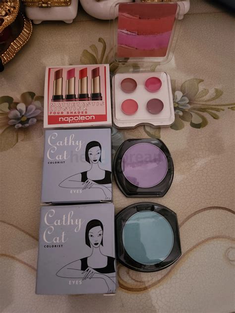 새 화장품 아이섀도우 및 립스틱 파레트