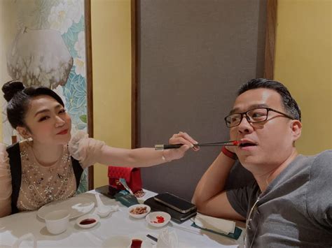 Cuộc Sống Hôn Nhân Trên Từng Cây Số Của Hà Thanh Xuân Và Vua Cá Koi