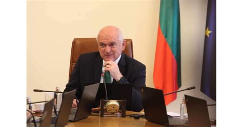 Главчев призова Земеделци и строители да се включат с техника в гасенето на пожарите