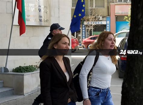 Тир с нелегални цигари на Паскал го свърза с шефката на митниците