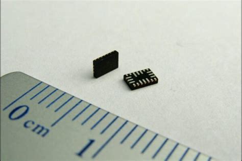 dual supply programmable mixed signal ic interfaces voltage dom