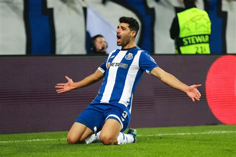 ببینید شوخی غافلگیرکننده با طارمی روی آنتن زنده؛ کلاس آموزشی عزت