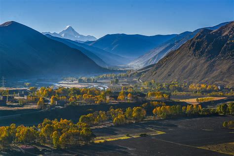 理塘格聂神山 格聂山 格聂山天眼 大山谷图库