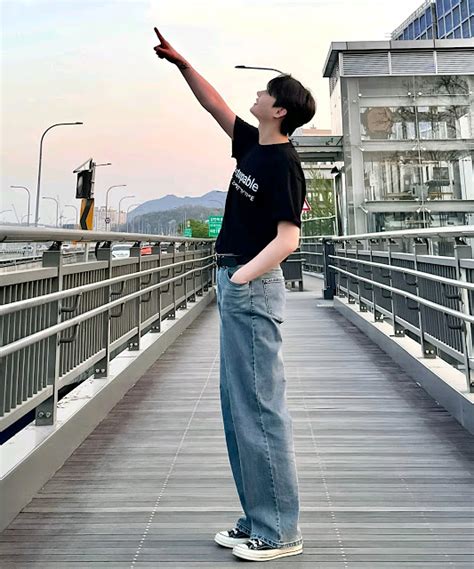 Unstoppable Seoul Location 언스탑퍼블 서울로케이션 반팔티 반팔티추천 반팔티코디 여름반팔티 오버핏반팔티 데일리반팔티 Youtube