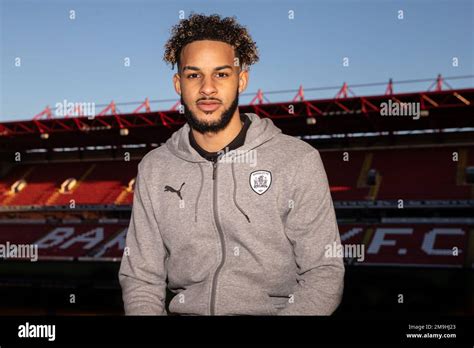 Barry Cotter Unterzeichnet Für Barnsley Ein 3 5 Jahres Angebot In Oakwell Barnsley