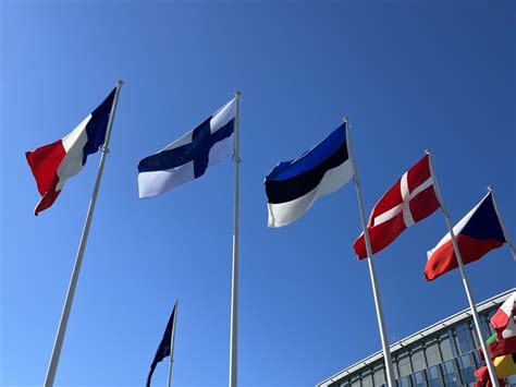 브뤼셀 하늘에 핀란드 깃발 휘날린 날미국 땡큐 푸틴” 현장