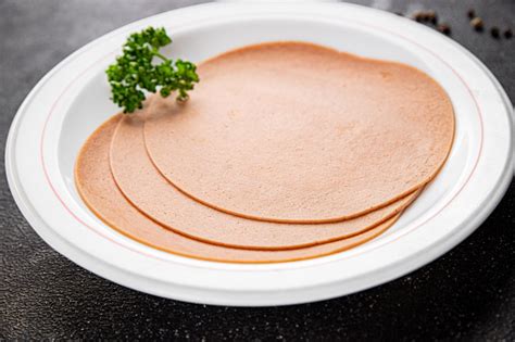 소시지 채식주의자 Seitan 간장 제품 성분 콩과 식물 고기 없음 전채 야채 요리 신선한 미식가 음식 테이블에 배경 촌사람 음식 평면도 사본 공간 다이어트 채식주의 자 및