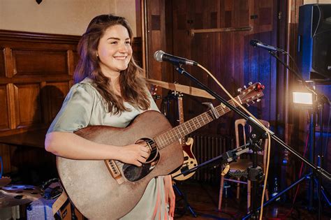 Vicki Leal Singer Guitarist London Alive Network