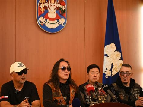 Дунд голын голдирол хааж барьсан барилга байгууламжийг буулгаж байна Jim Mn