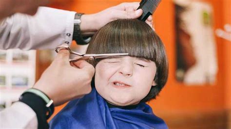کوتاه کردن موی کودکان خردسال ترفندهای علاقمند کردن کودکان به آرایشگاه