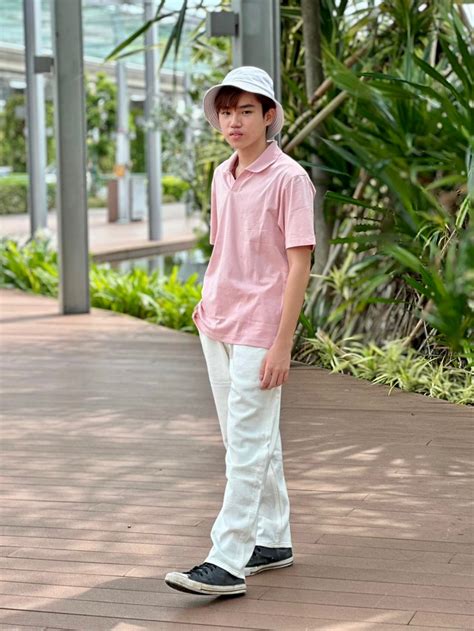 ดูไอเดียสไตล์การแต่งตัวสำหรับ「เสื้อโปโล Airism คอตตอน แขนสั้น、ยีนส์ ขา 5 ส่วน ทรงหลวม」 Uniqlo Th