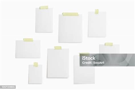 빈 사진 카드 노란색 접착 테이프로 붙어 쉽게 편집 할 수 흰색에 격리 폴라로이드 프레임 무드 보드 템플릿 구성 0명에 대한 스톡 사진 및 기타 이미지 Istock