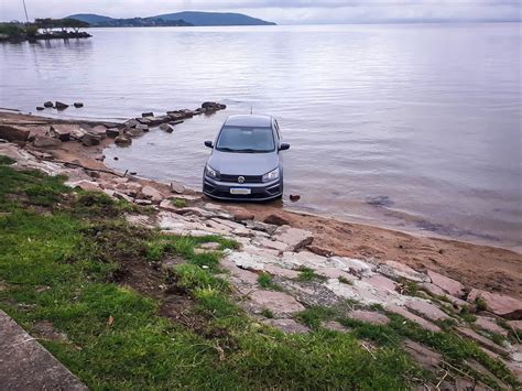 Carro Encontrado Na Praia De Ipanema Em Porto Alegre