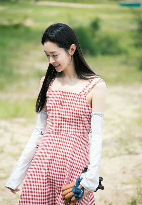 锯铁电焊穿红白格纹吊带裙的宋轶向往的生活妙变女汉子 知乎