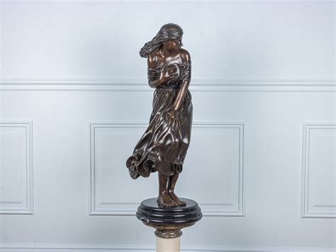 Вінтажна бронзова фігура «Дівчина на вітру Antik Salon