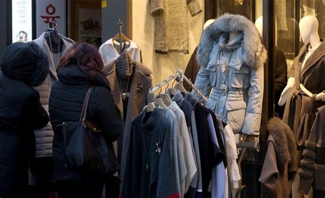 매일 225t 버려지는 의류폐기물 생산자에 ‘재활용 의무 부과되나 더나은미래