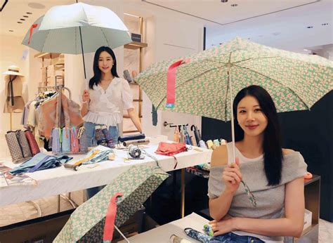 “태양을 피하고 싶어”… 양산 사는 남성들 급격히 늘었다