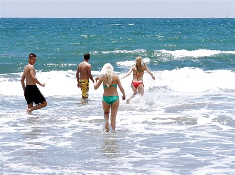 Very Embarrasing Moment At The Beach Porn Pictures Xxx Photos Sex