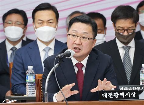 공소시효 열흘 앞두고 이장우 대전시장 기소시청 안팎 ‘뒤숭숭 파이낸셜뉴스