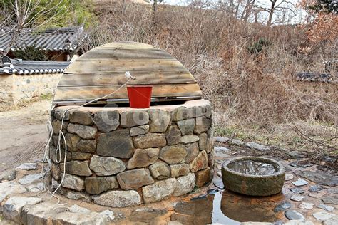 우물 물 샘물 식수 생수 사진이미지일러스트캘리그라피 함께사는세상작가