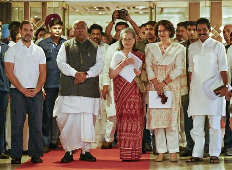 Cwc Passes Resolution To Appoint Rahul Gandhi As Lop Decision On Vacating Wayanad Or Raebareli