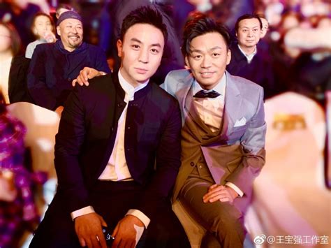 王宝强释小龙同框颁奖渊源深 二人青涩旧照曝光身高遭调侃 眼界，放眼世界